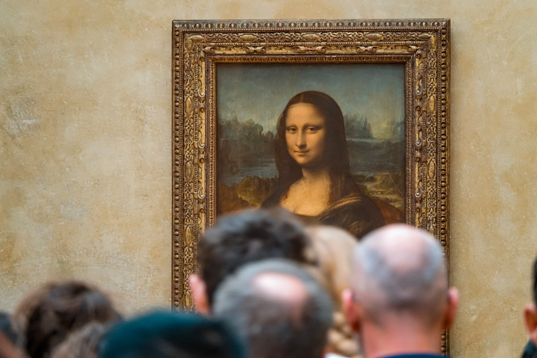 O Enigma da Mona Lisa: Por Que Ela Não Tem Sobrancelhas?